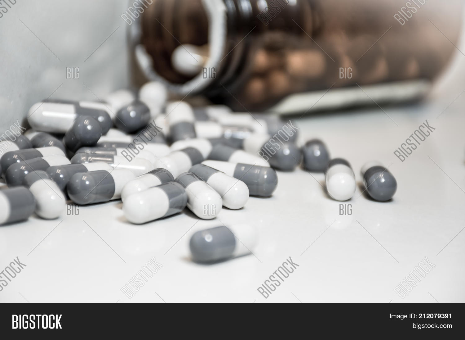Open Pill Bottle Image & Photo (Free Trial) | Bigstock
