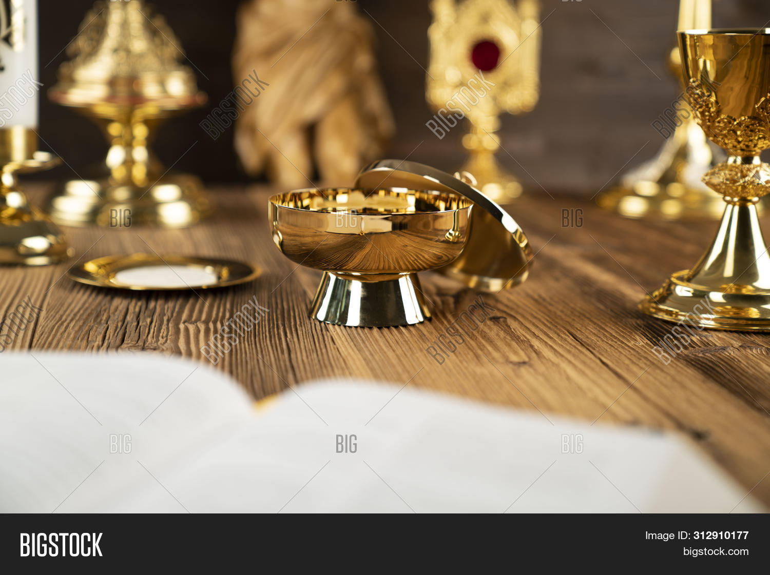 Cross, Monstrance, Image & Photo (Free Trial) | Bigstock