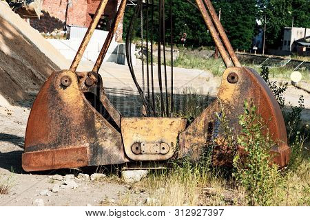 Loading Bauxite Ore On Image & Photo (Free Trial) | Bigstock