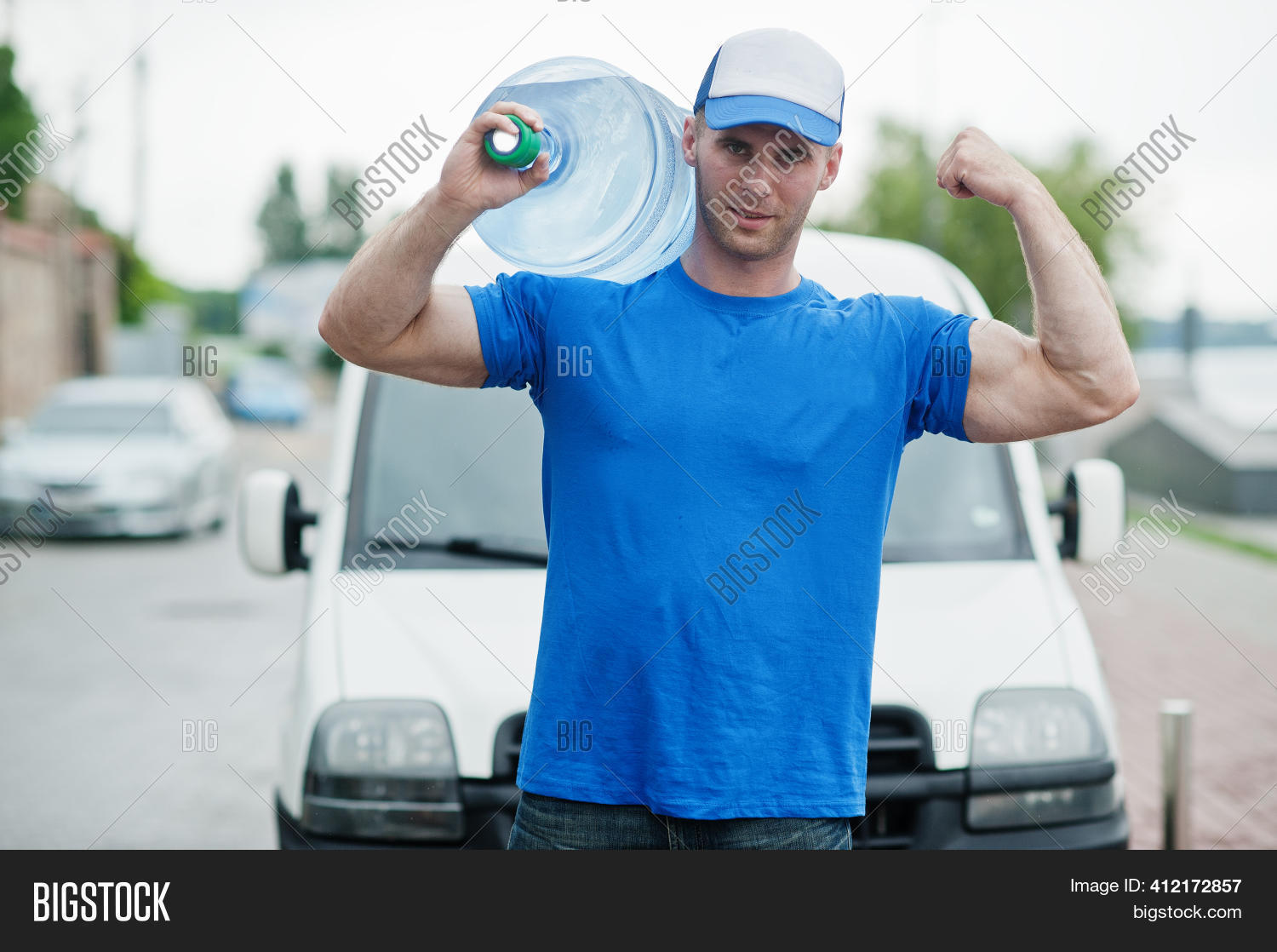 Delivery Muscular Man Image & Photo (Free Trial) | Bigstock