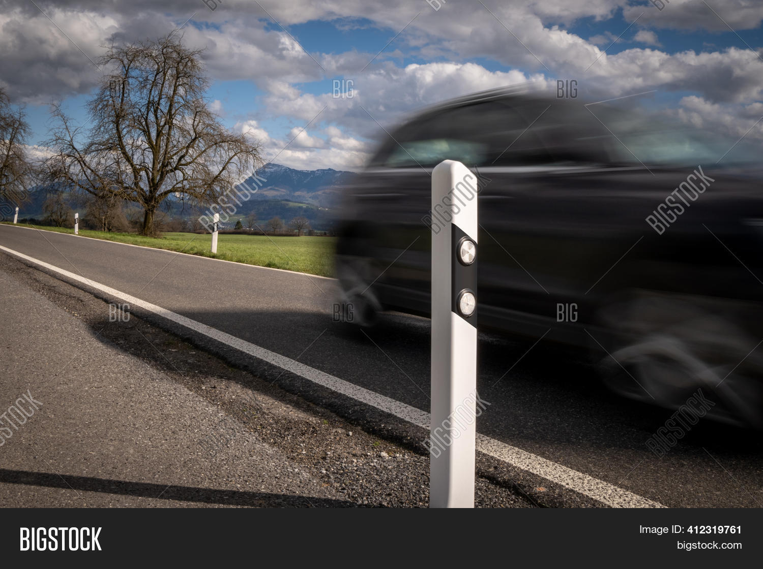 Delineator Road Image & Photo (Free Trial) | Bigstock