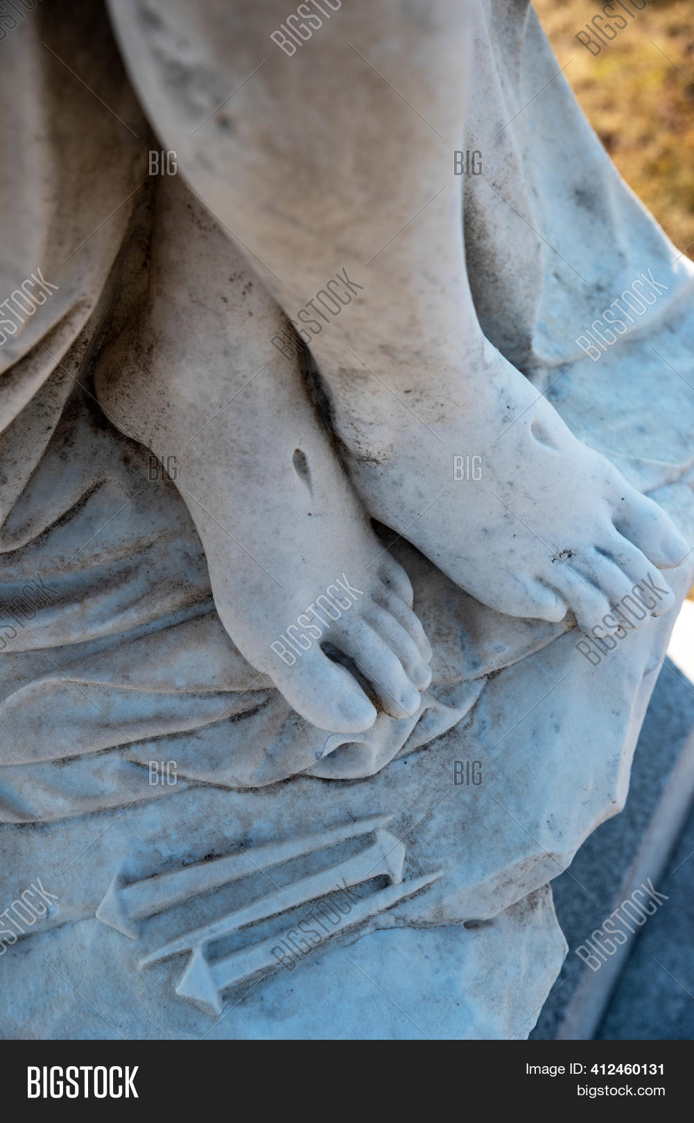 At The Feet Of Jesus On The Cross