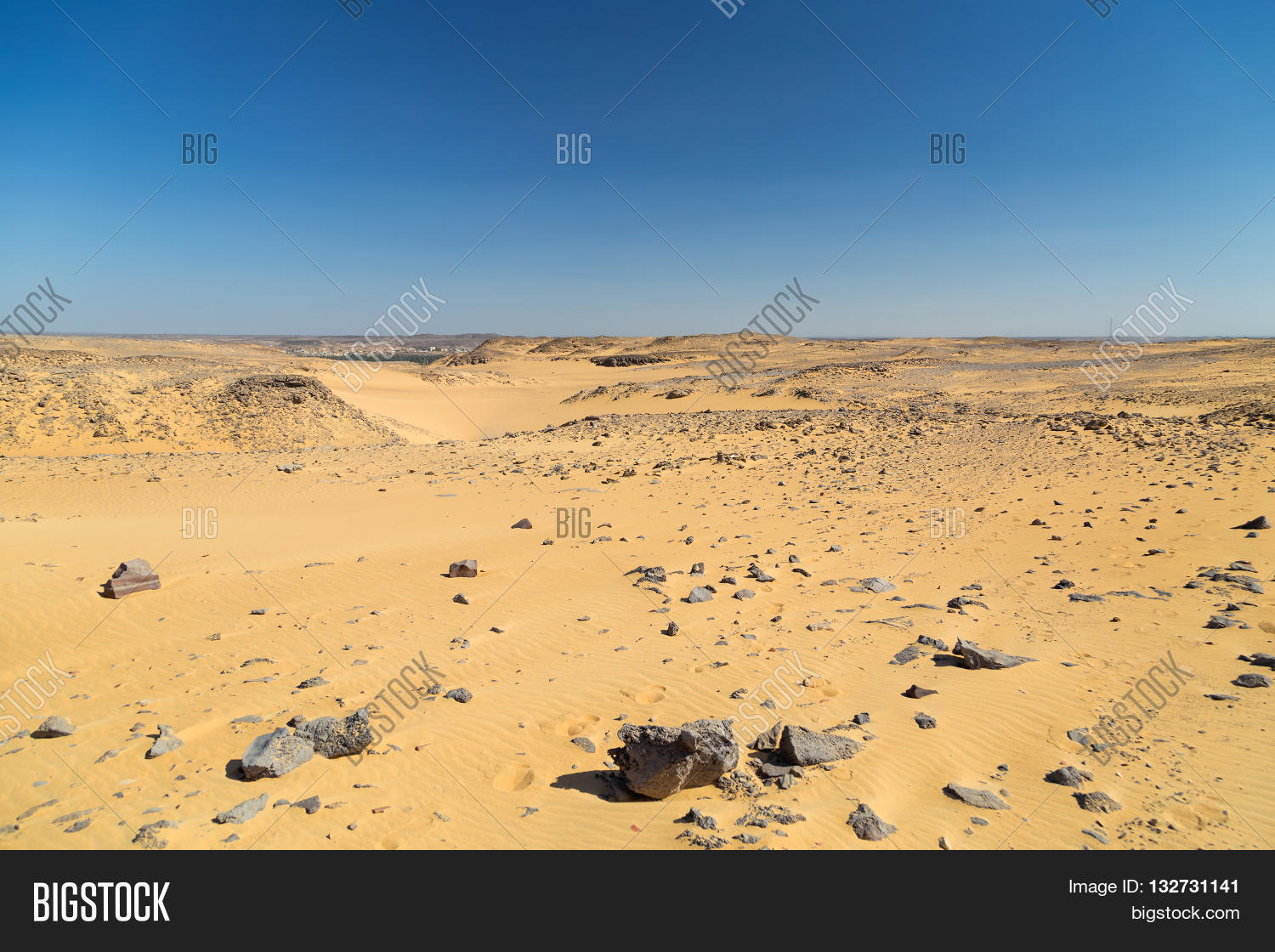 Sandy Desert Near Image & Photo (Free Trial) | Bigstock