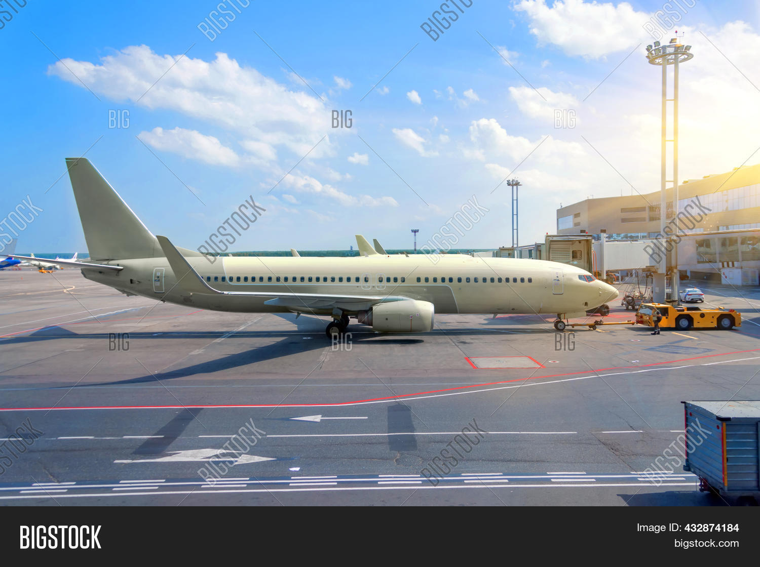 Medium-haul Passenger Image & Photo (Free Trial) | Bigstock