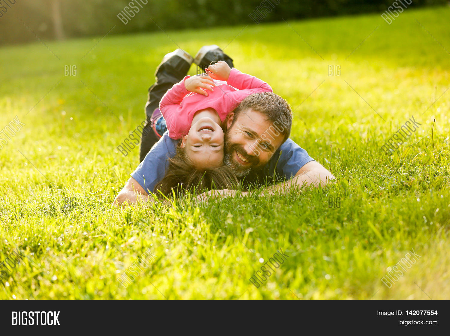 Devoted Father 图片和照片（免费试用） | Bigstock