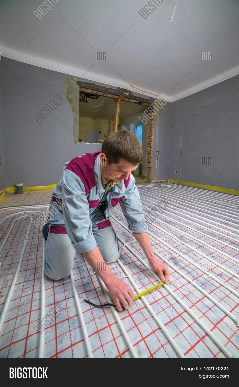 Pipefitter Installing Image & Photo (Free Trial) | Bigstock
