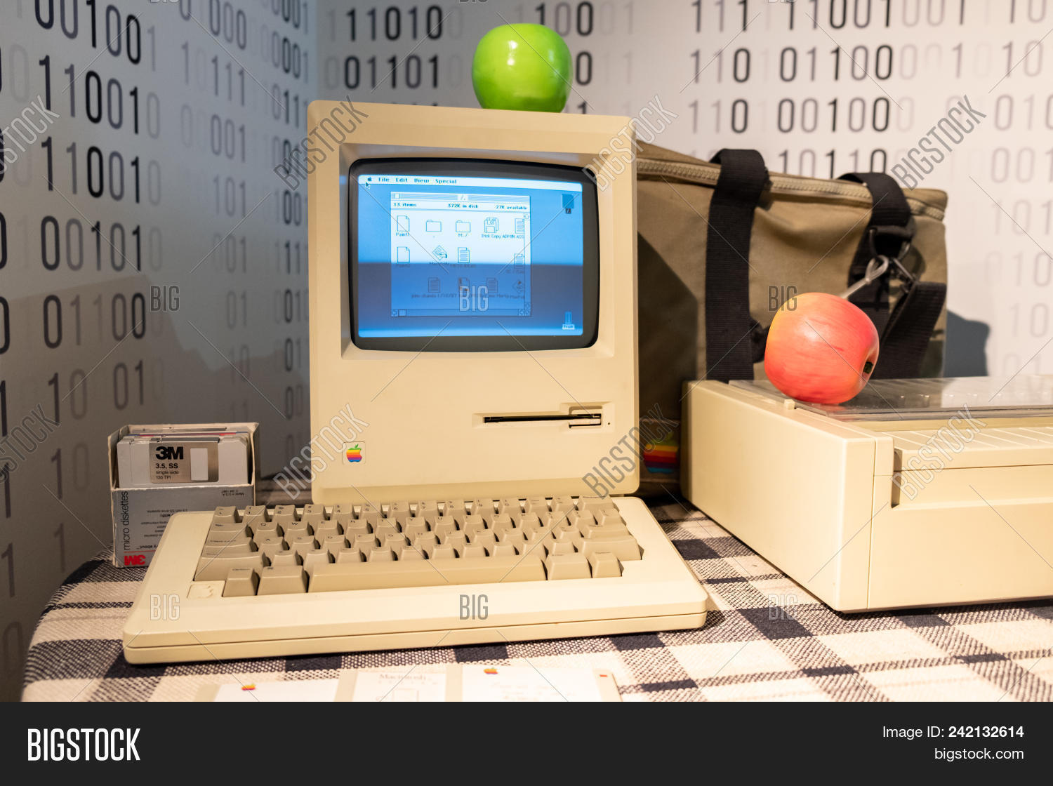 Macintosh Personal Image & Photo (Free Trial) | Bigstock