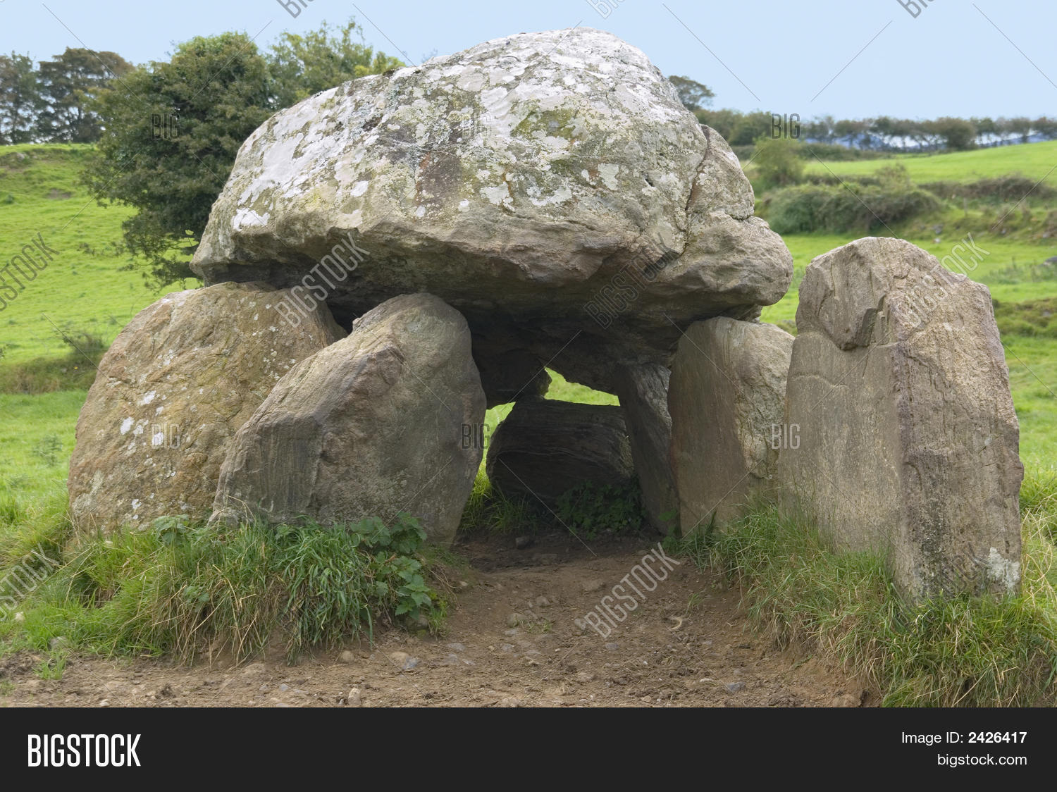Imagen y foto Dolmen En (prueba gratis) | Bigstock