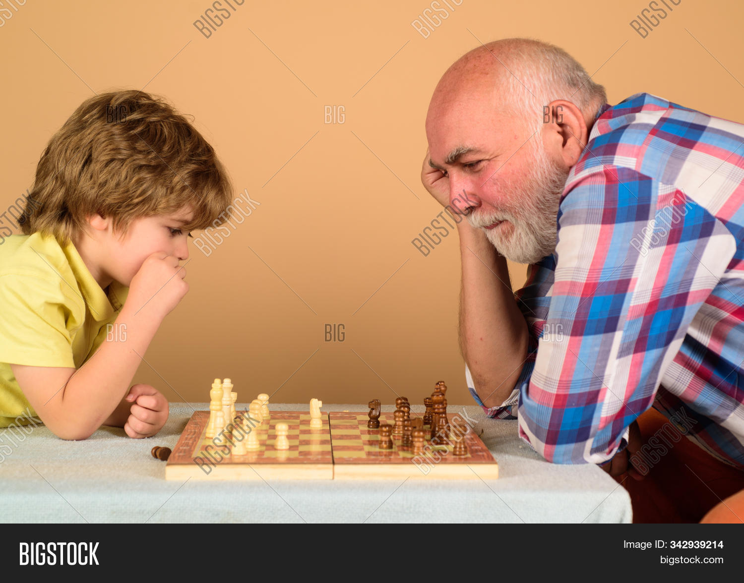Imagen y foto Checkmate. Little (prueba gratis) | Bigstock
