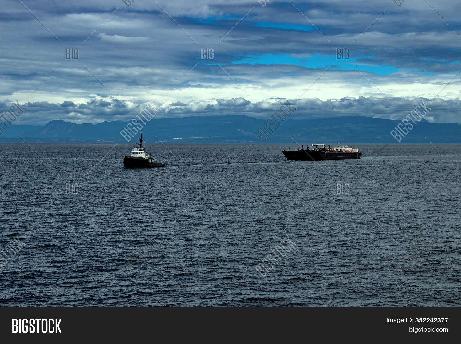 Convoy Tugboats Barges Image & Photo (Free Trial) | Bigstock