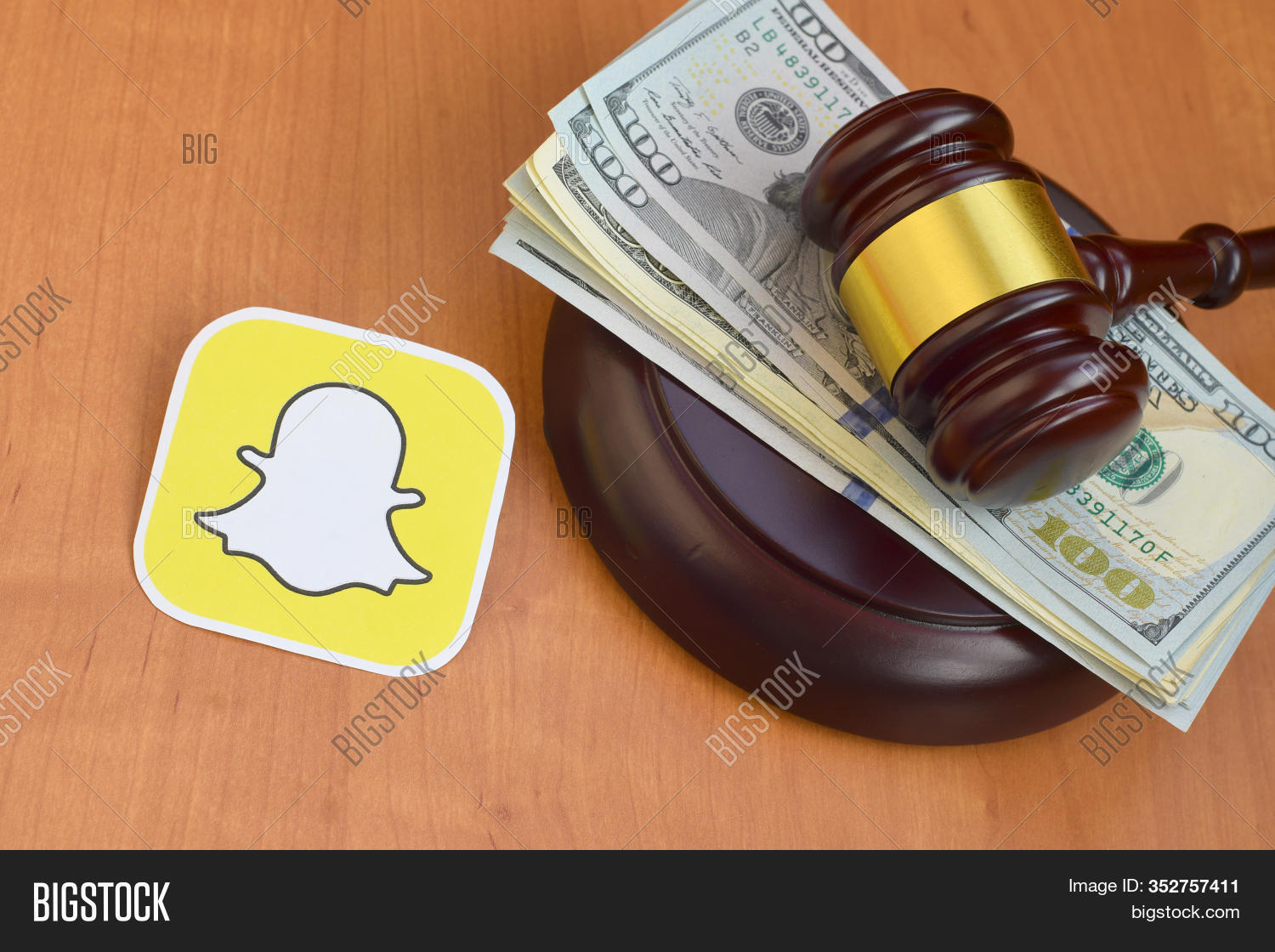 Snapchat Paper Logo Image & Photo (Free Trial) | Bigstock