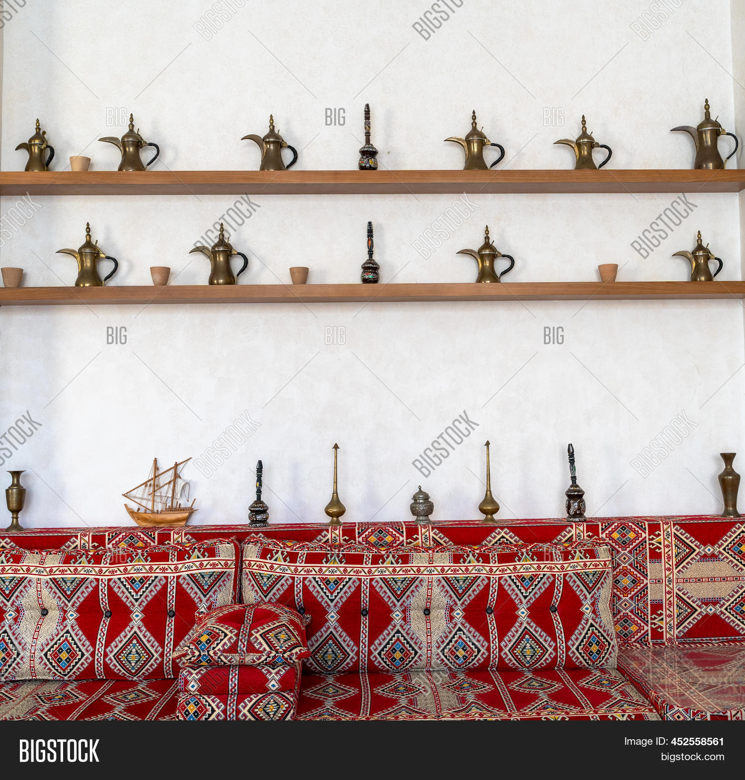 Display Arabic Majlis Image & Photo (Free Trial) | Bigstock