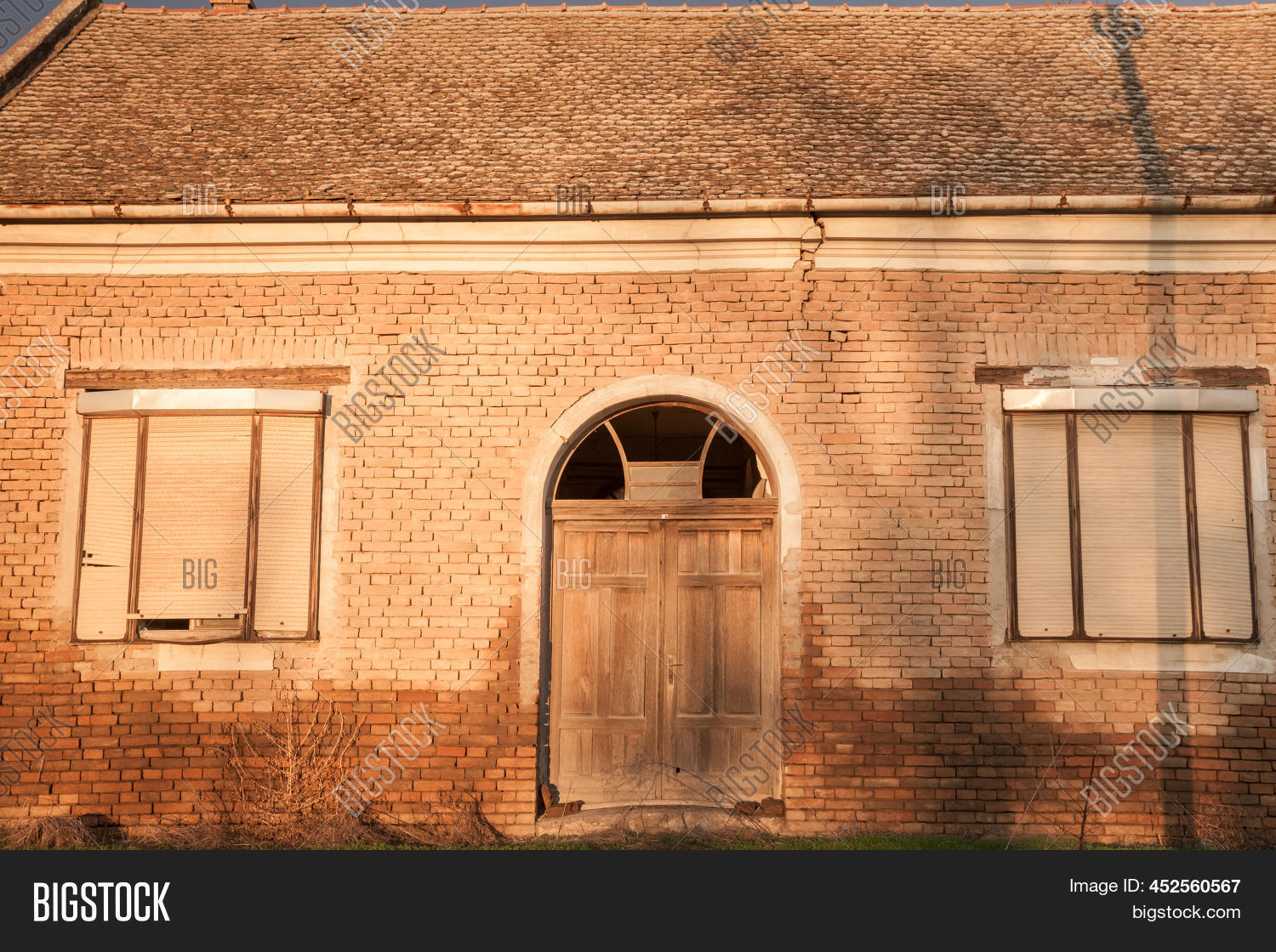 Facade Old Damaged Image & Photo (Free Trial) | Bigstock