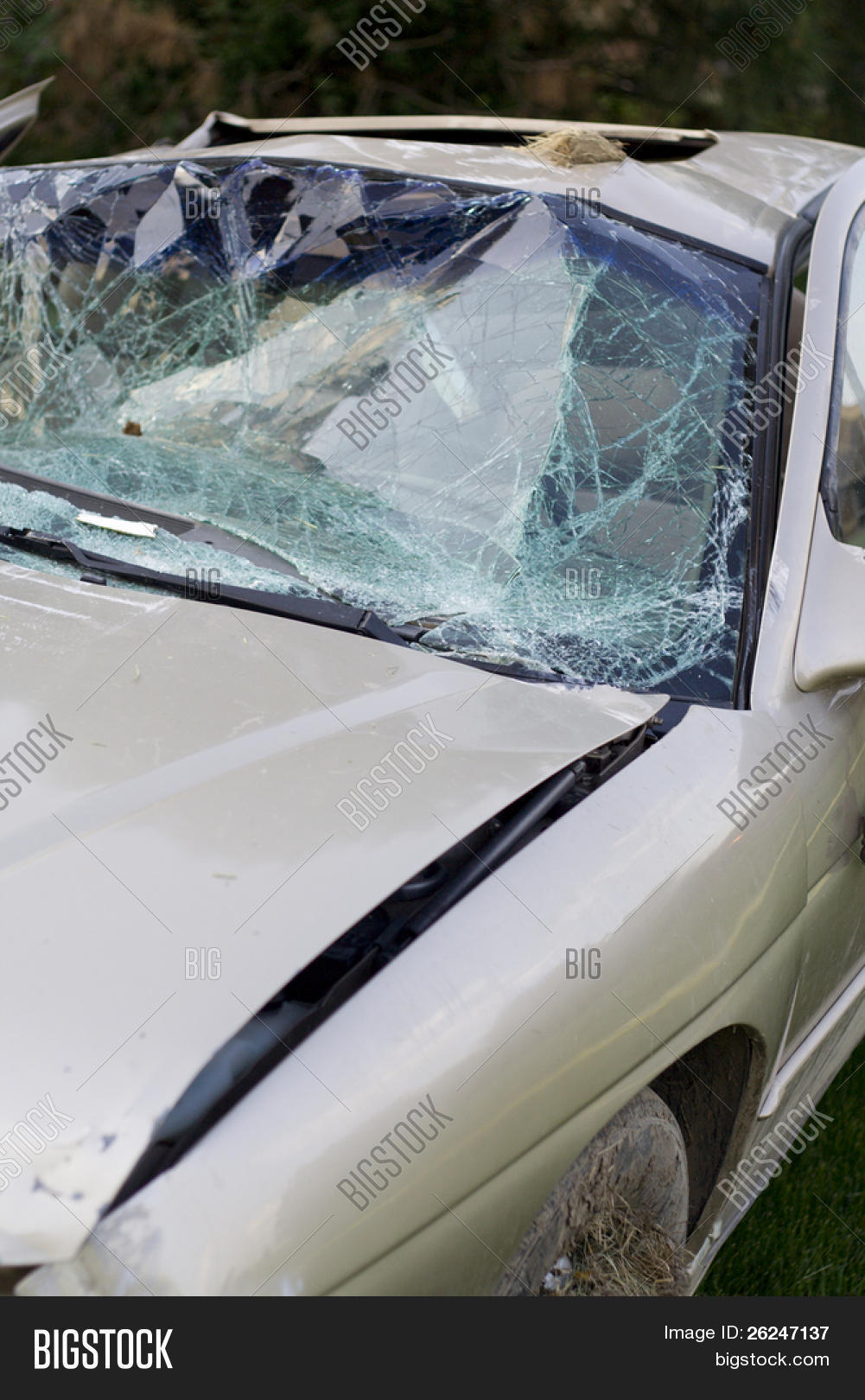 Car Badly Damaged Image & Photo (Free Trial) | Bigstock