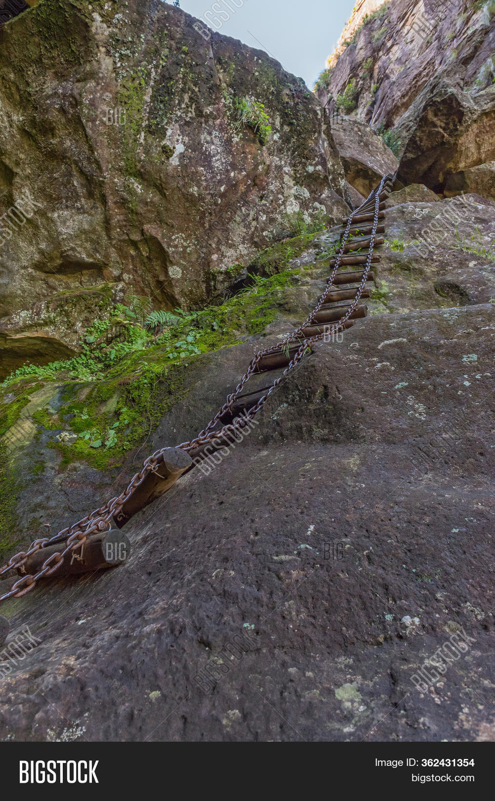 Chain Ladder Crack Image & Photo (Free Trial) | Bigstock