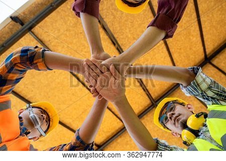 Cooperation And Team Construction Success Images, Illustrations ...