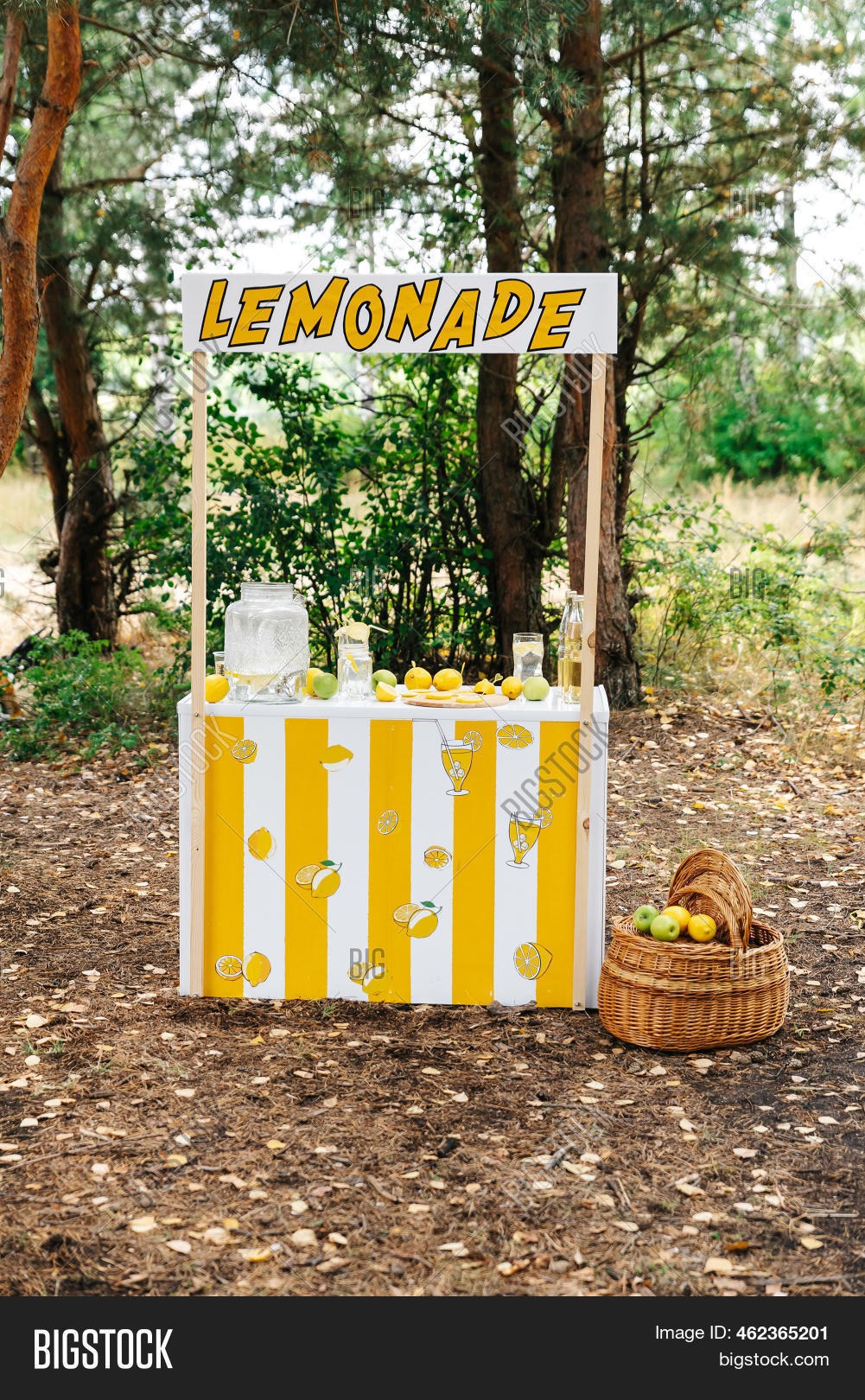 Empty Lemonade Stand Image & Photo (Free Trial) | Bigstock