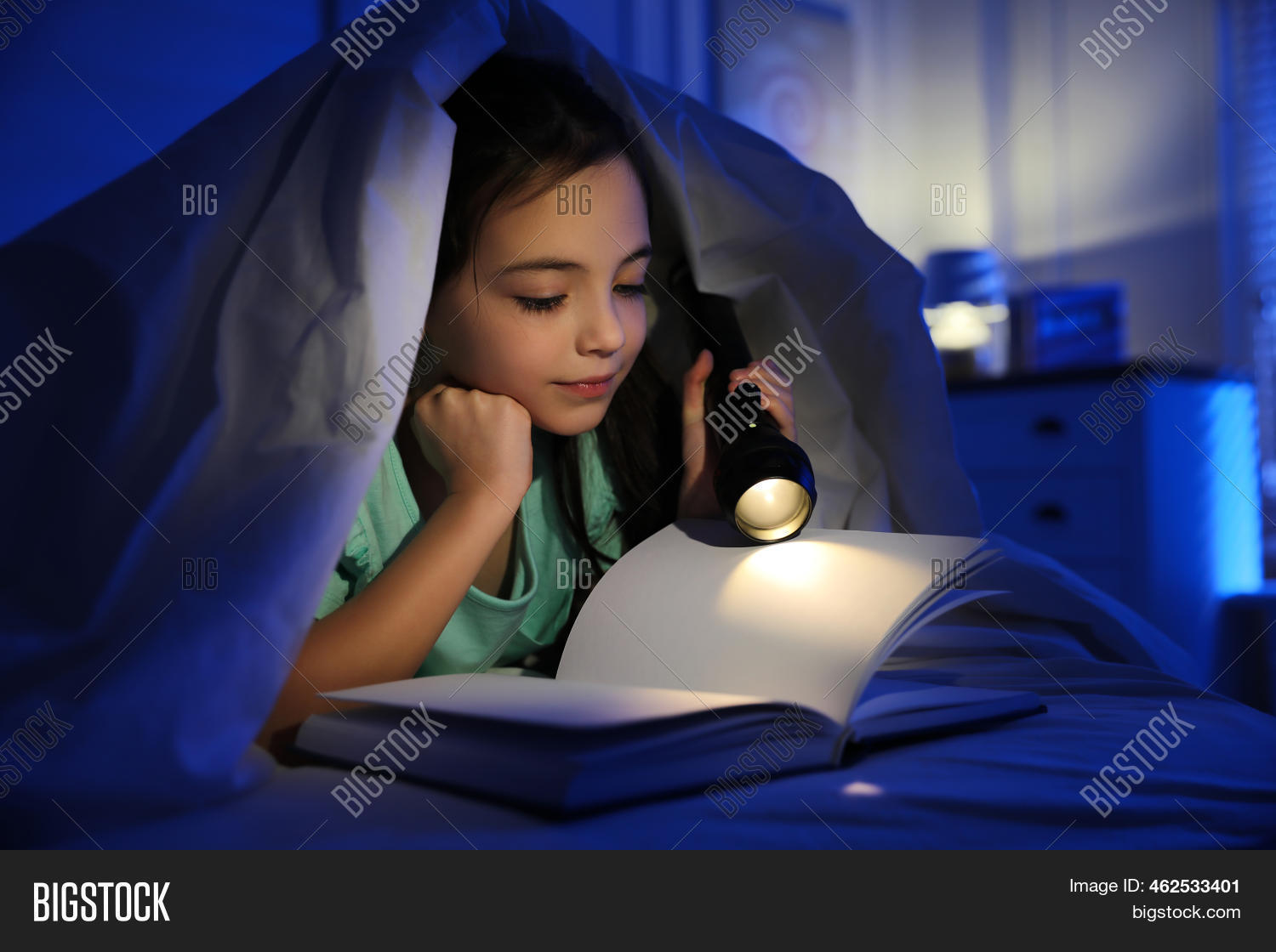 Little Girl Flashlight Image & Photo (Free Trial) | Bigstock