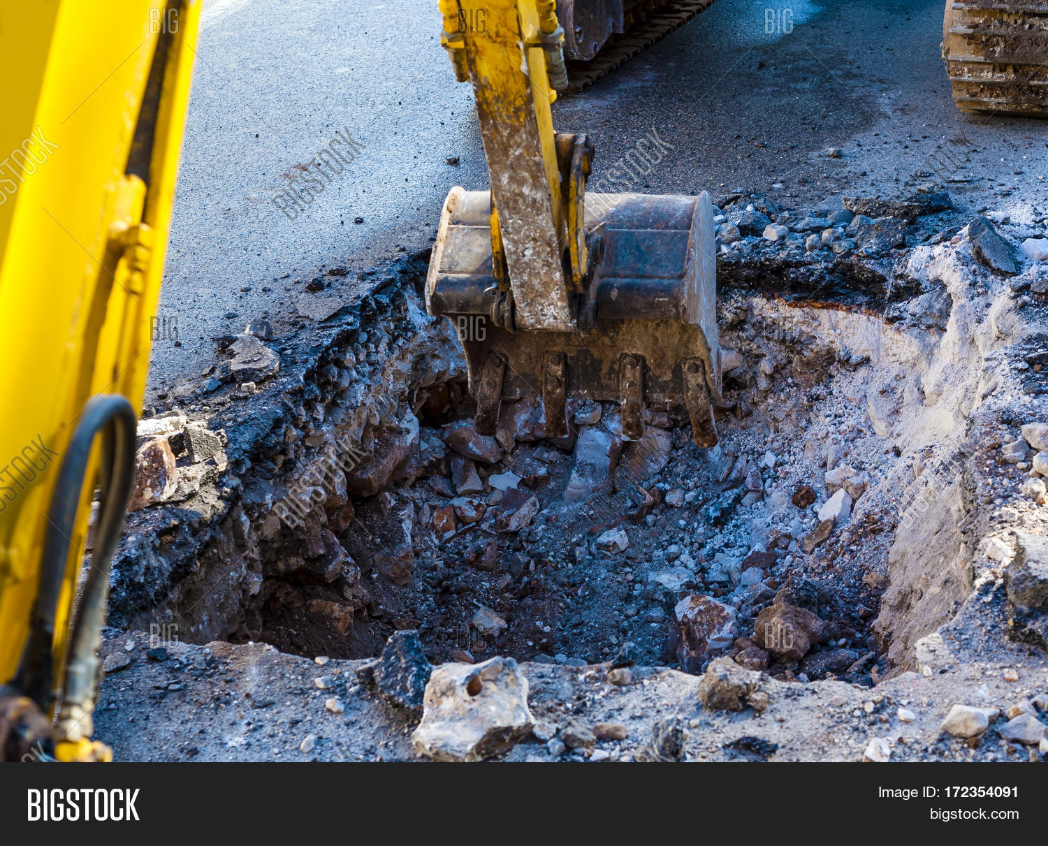 Working Mini Excavator Image & Photo (Free Trial) | Bigstock