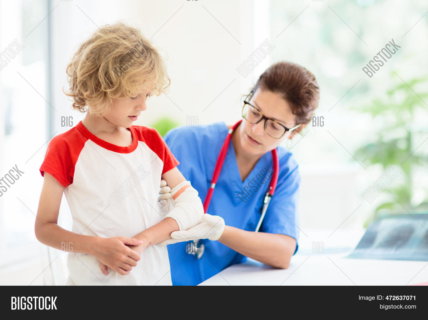 Child Arm Injury. Kid Image & Photo (Free Trial) | Bigstock