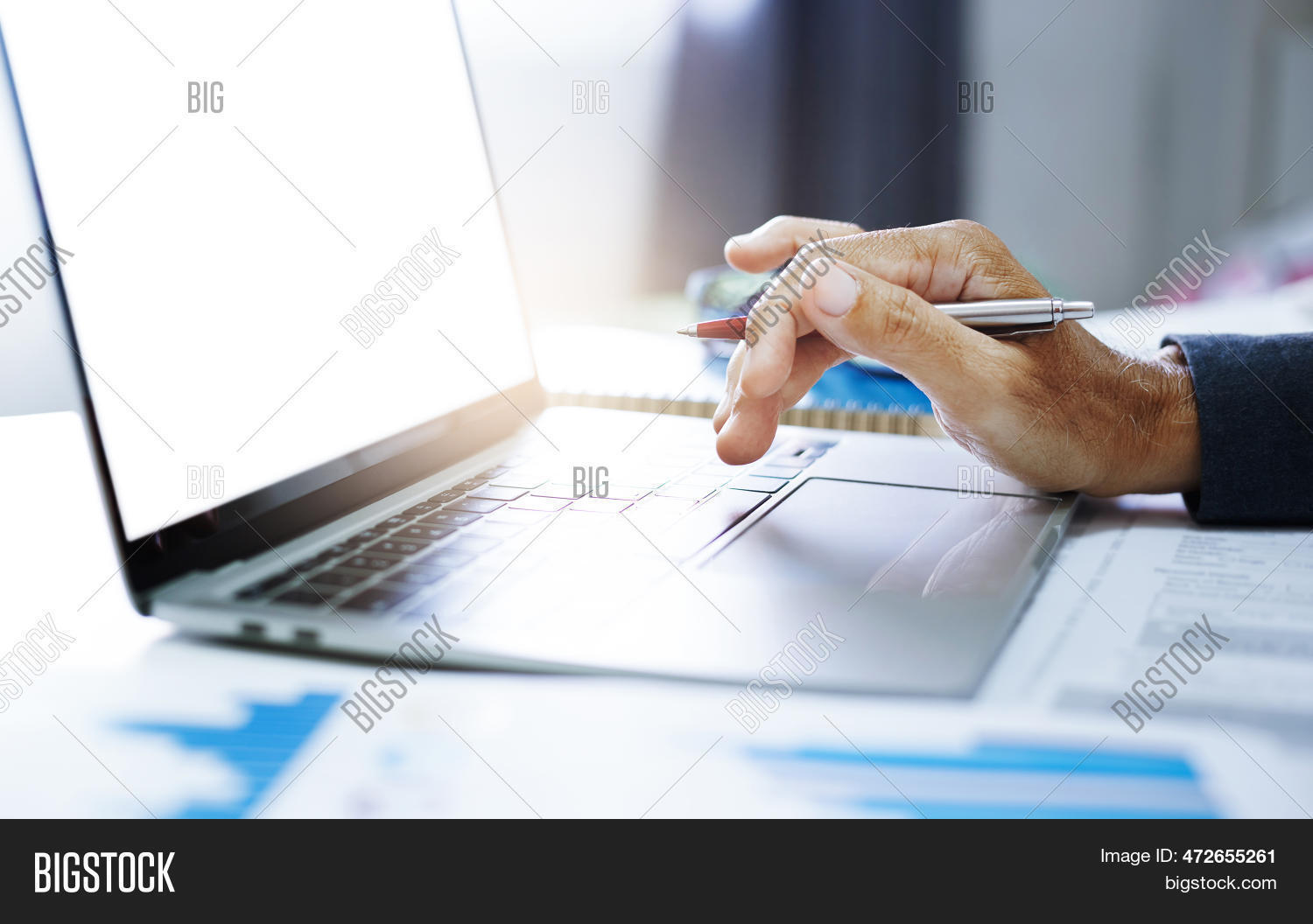 Imagen y foto Hand Man Using (prueba gratis) | Bigstock