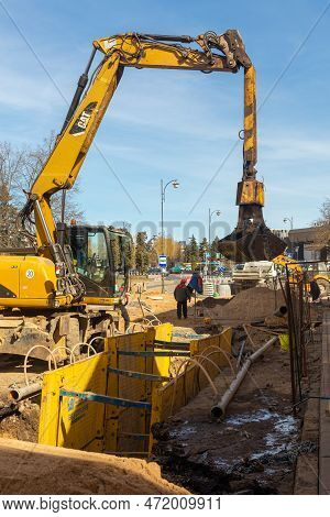 Excavator Filling Deep Image & Photo (Free Trial) | Bigstock