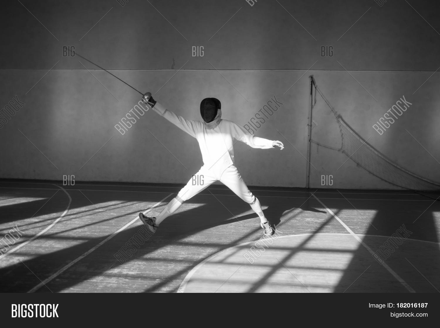 Fencer Prepares Image & Photo (Free Trial) | Bigstock