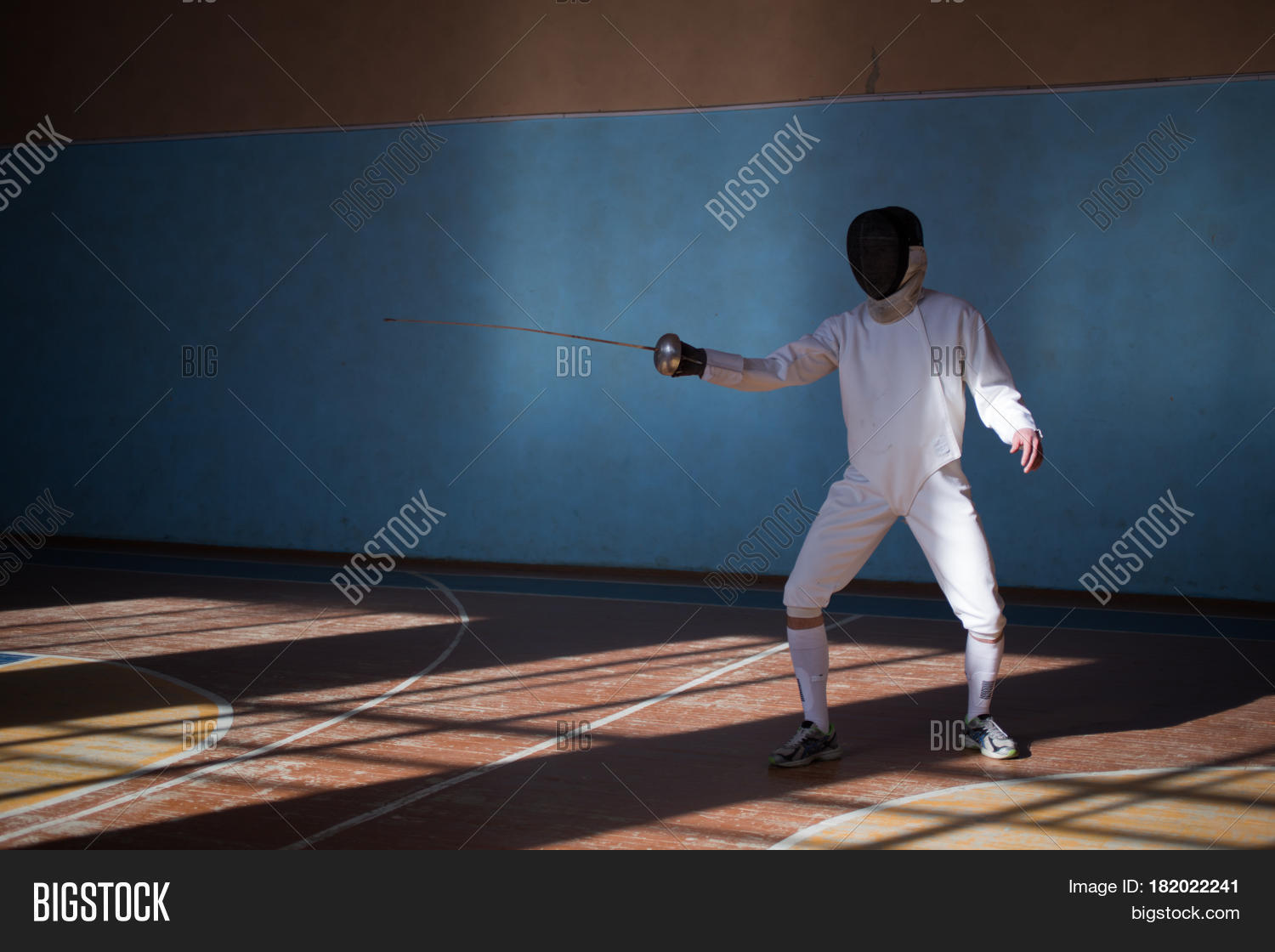 Fencer Prepares Image & Photo (Free Trial) | Bigstock
