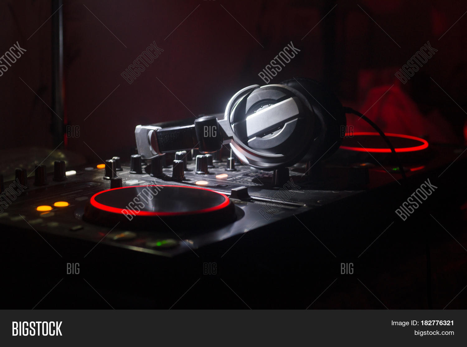 Dj Spinning, Mixing, Image & Photo (Free Trial) | Bigstock