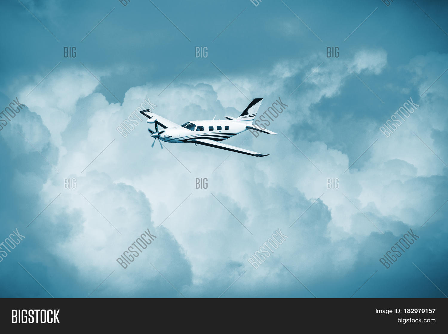 Single Piston Aircraft Image & Photo (Free Trial) | Bigstock
