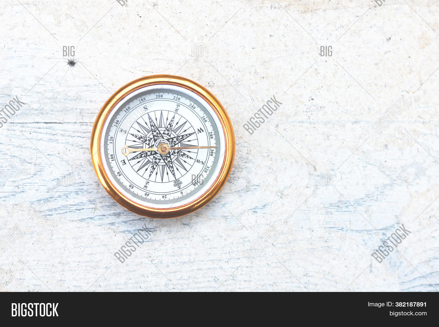 Round Compass On Image & Photo (Free Trial) | Bigstock
