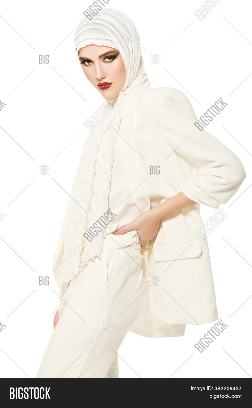 Modern Muslim Women Fashion