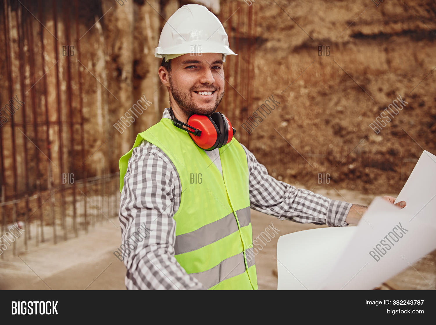 Cheerful Male Builder Image & Photo (Free Trial) | Bigstock