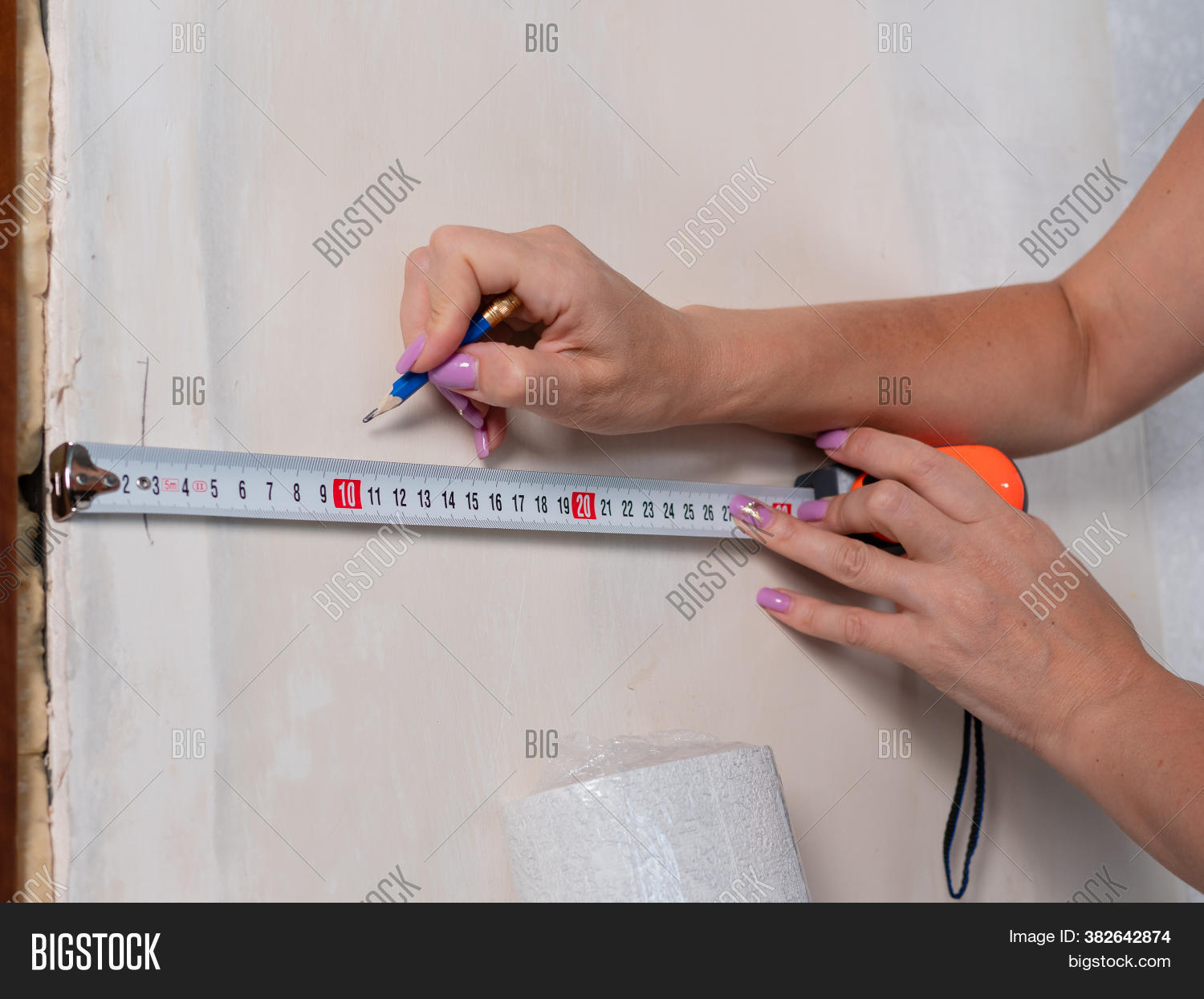 Measuring Walls Room Image & Photo (Free Trial) | Bigstock