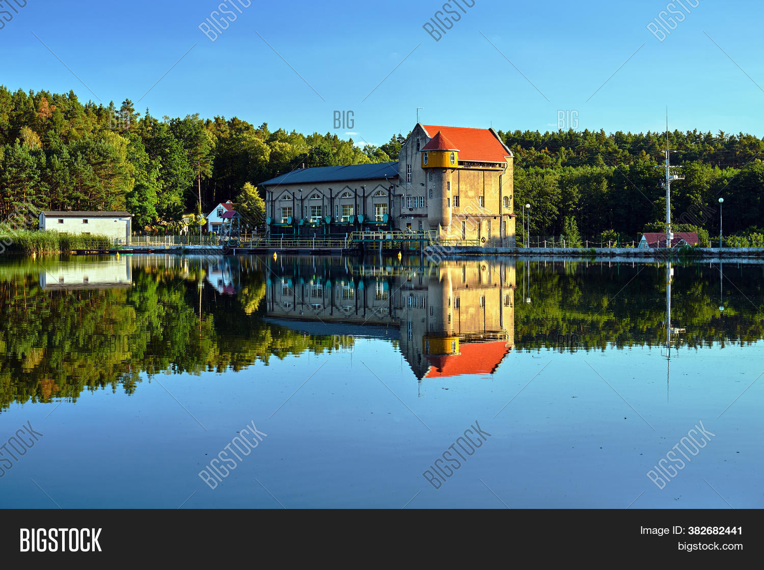 Reservoir Building Image & Photo (Free Trial) | Bigstock