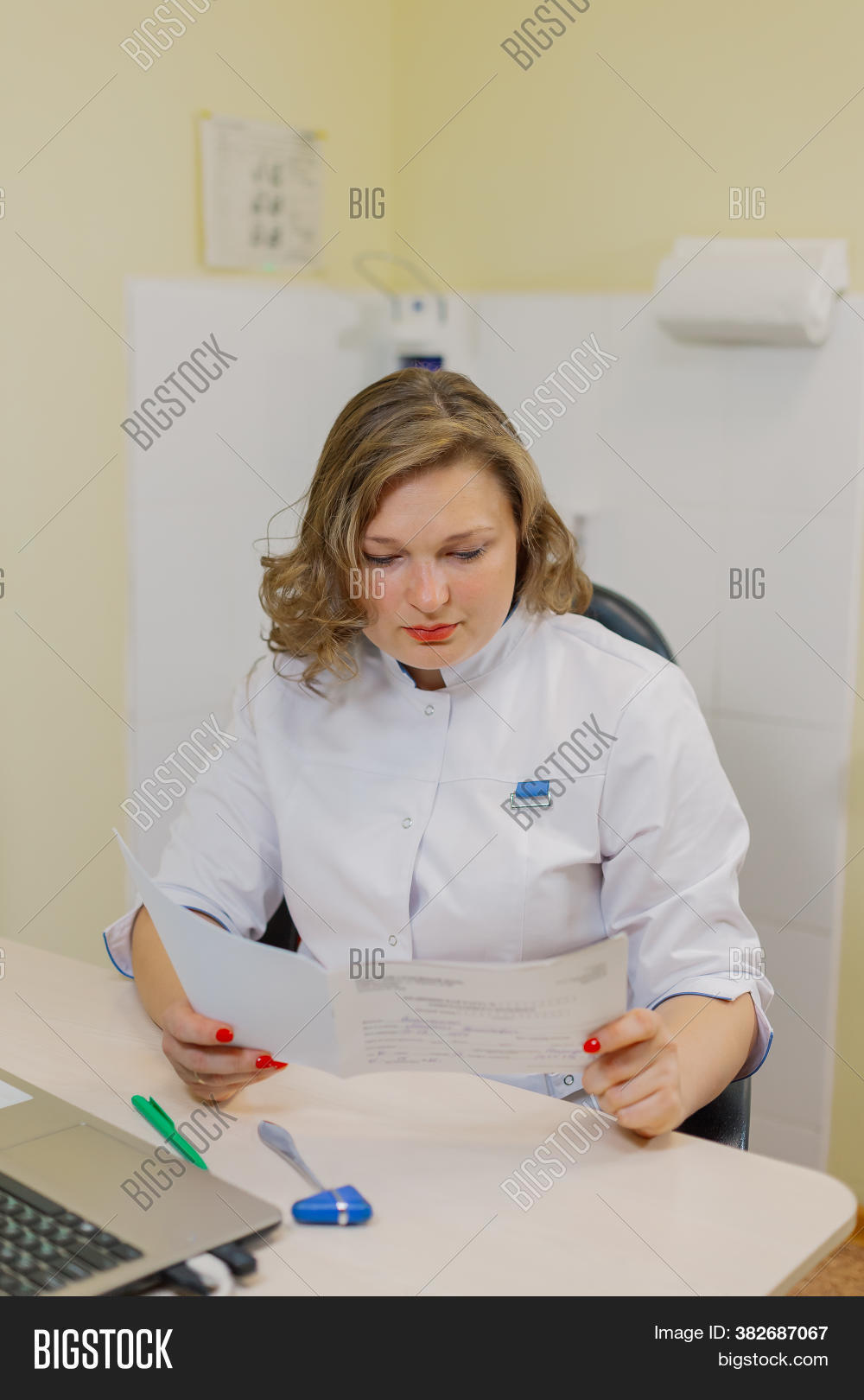 Woman Neurologist Image & Photo (Free Trial) | Bigstock