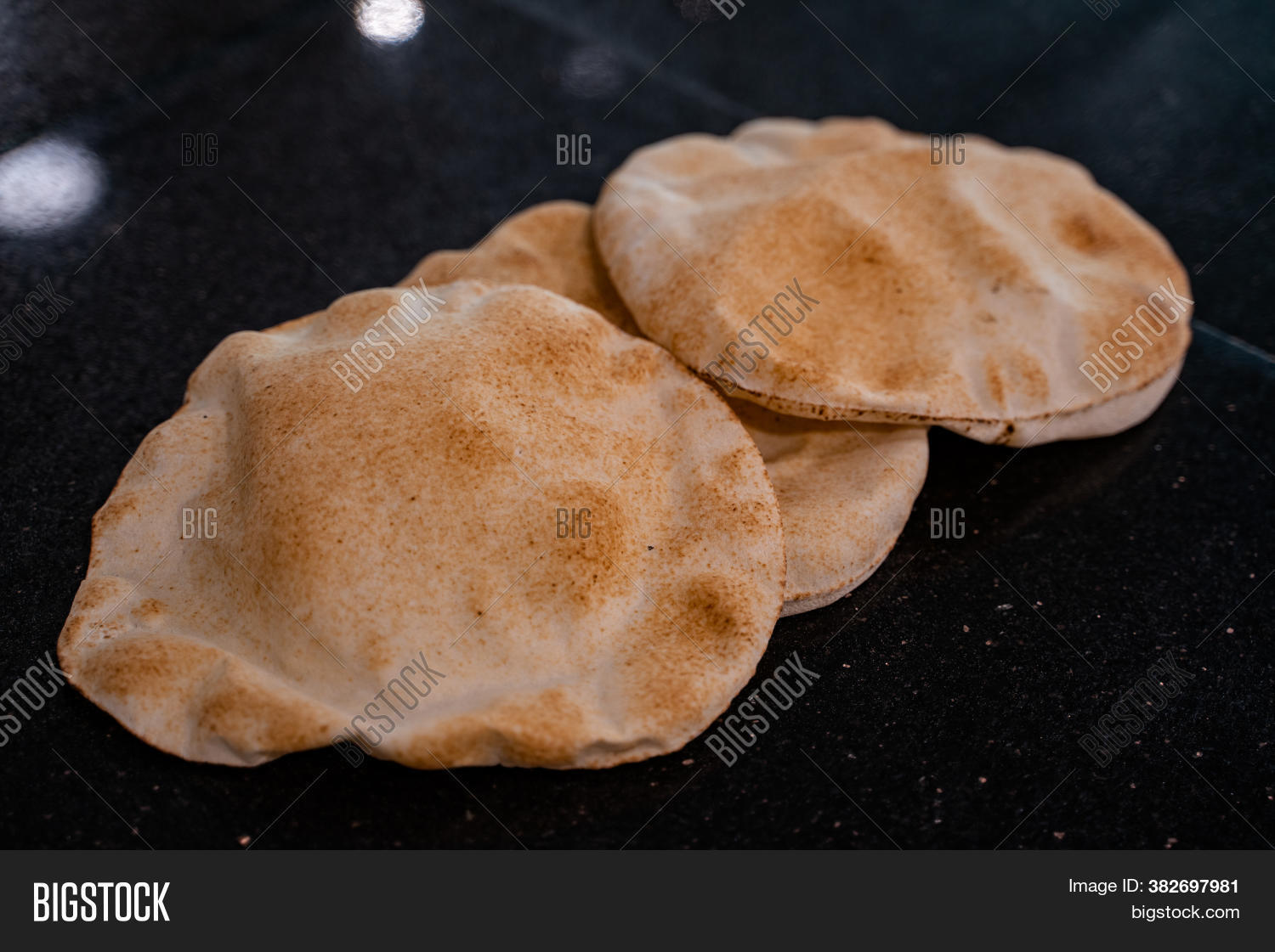 Kuboos Khubz - Fresh Image & Photo (Free Trial) | Bigstock