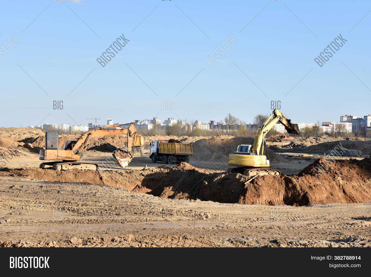 Excavator Digs Ground Image & Photo (Free Trial) | Bigstock