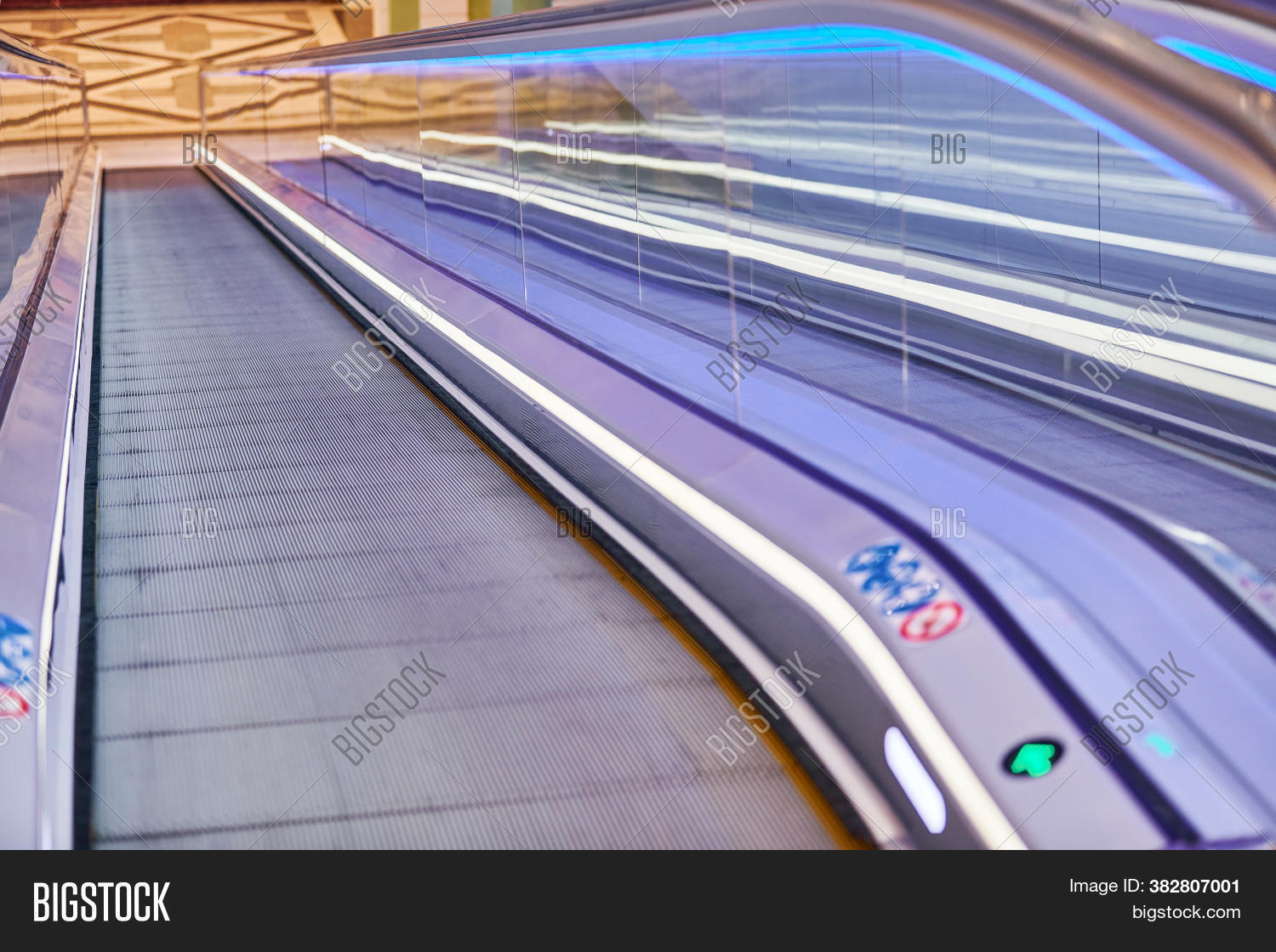 Moving Walkway Image & Photo (Free Trial) | Bigstock