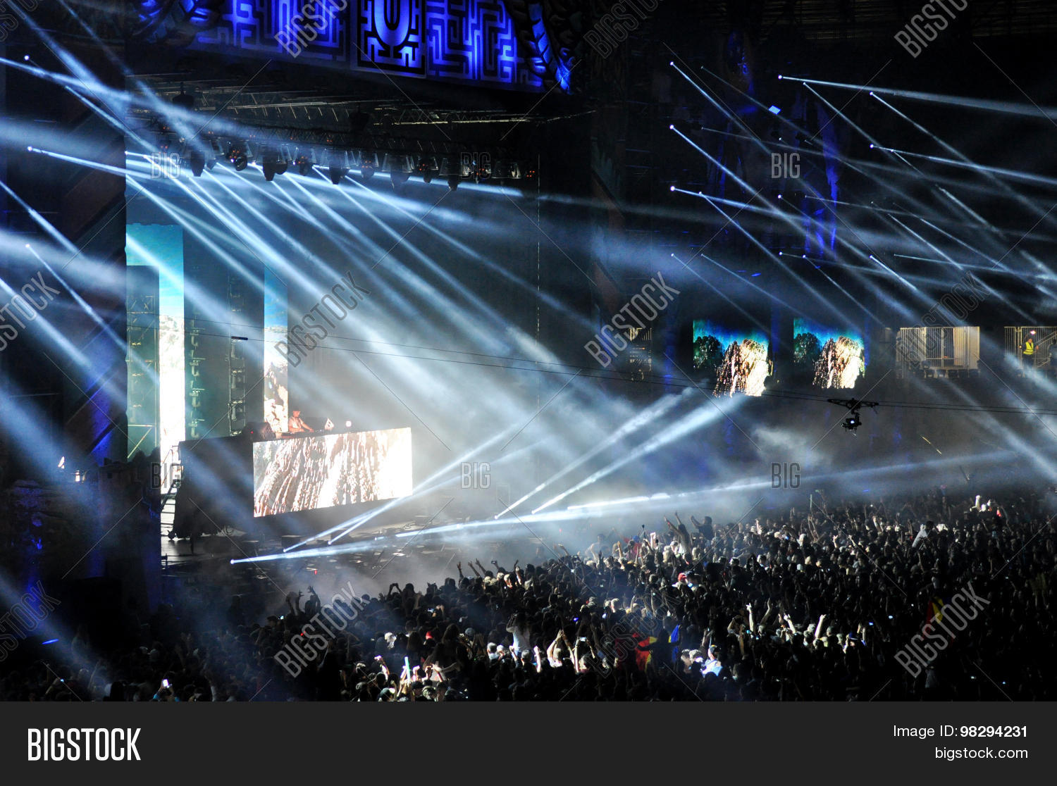 Crowd People Stadium Image & Photo (Free Trial) | Bigstock