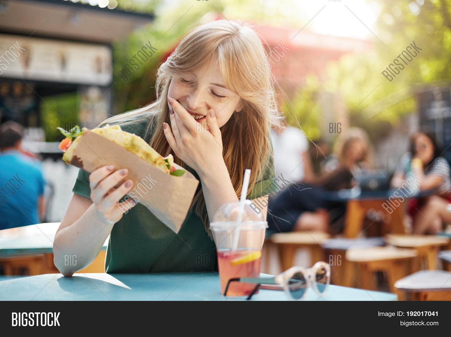 Imagen y foto Girl Eating Taco. (prueba gratis) | Bigstock