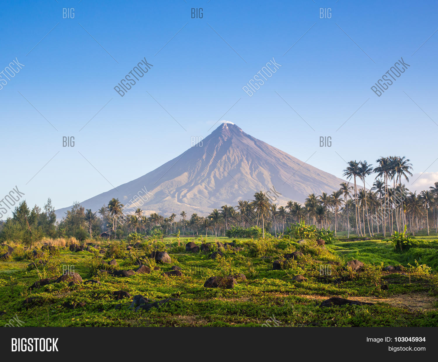 Vulcano Mount Mayon Image & Photo (Free Trial) | Bigstock