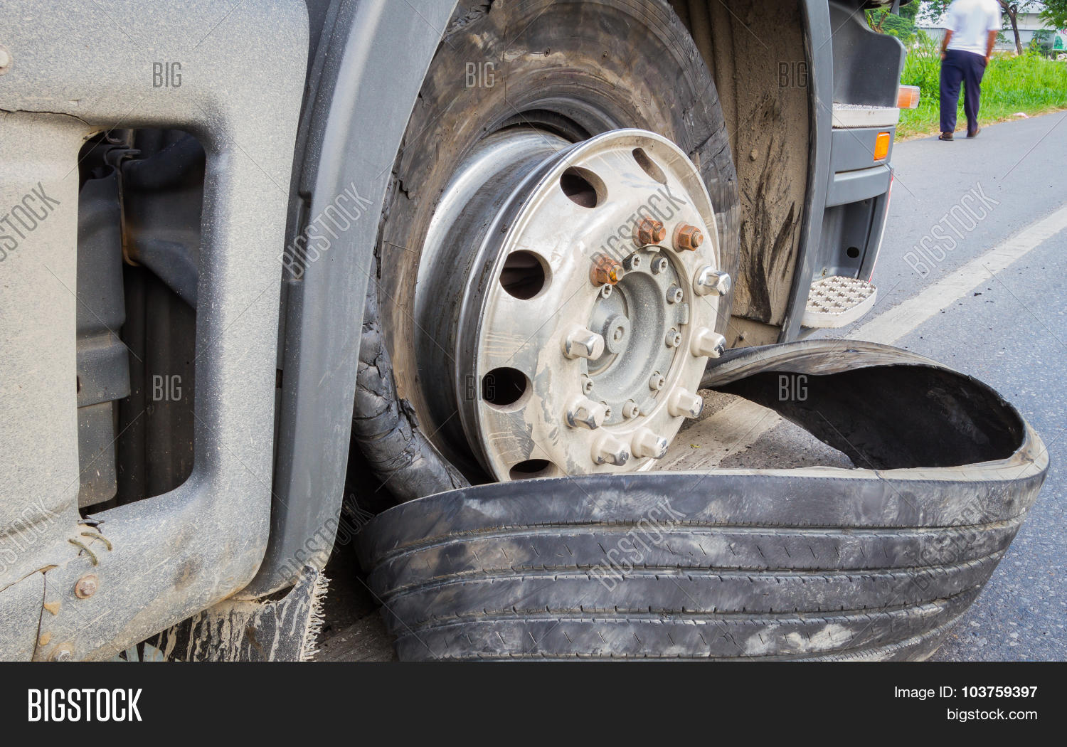 Damaged 18 Wheeler Image & Photo (Free Trial) | Bigstock