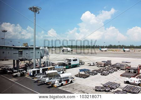 Aircraft Parking Image & Photo (Free Trial) | Bigstock