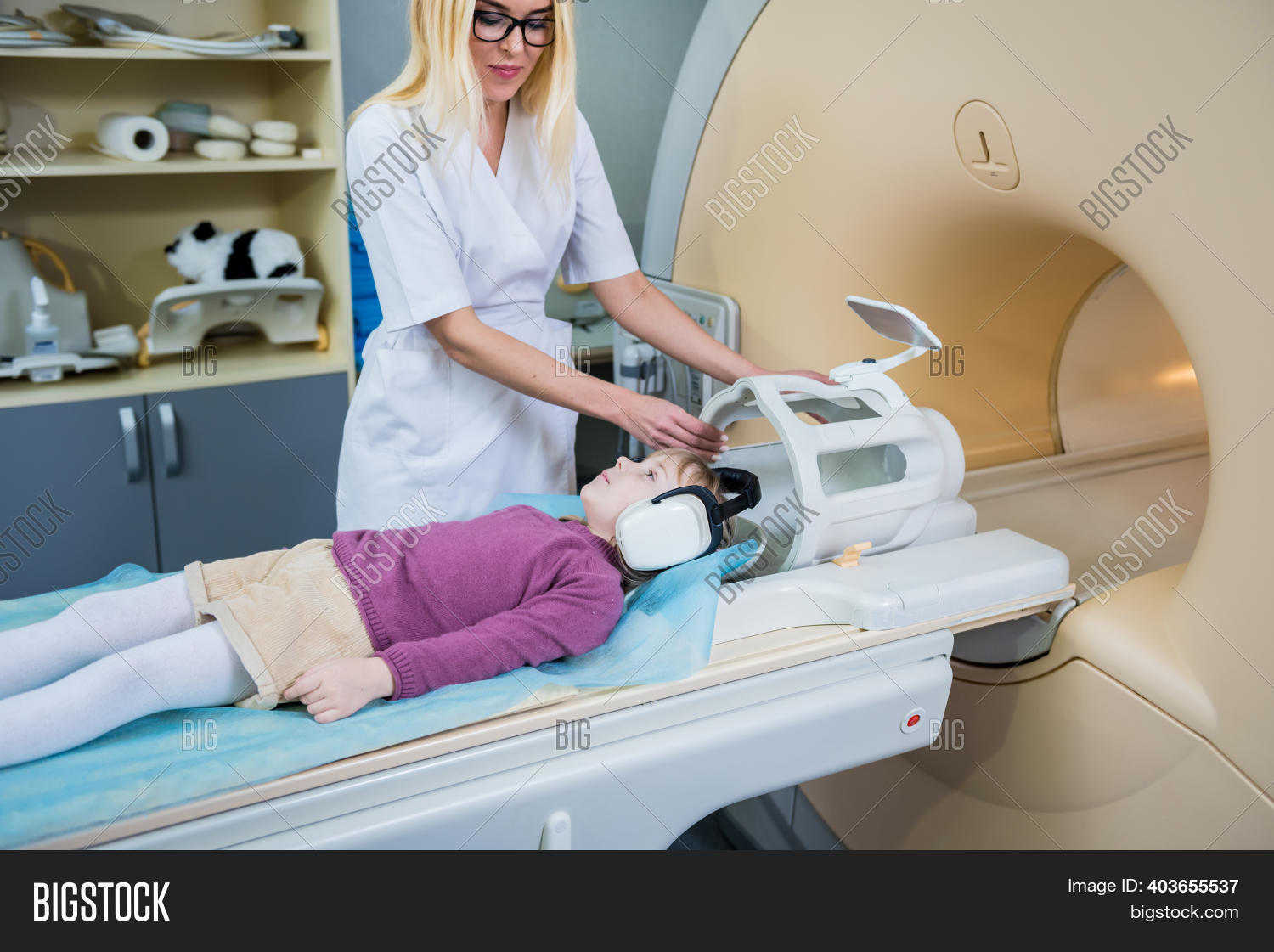 Radiologist Prepares Image & Photo (Free Trial) | Bigstock