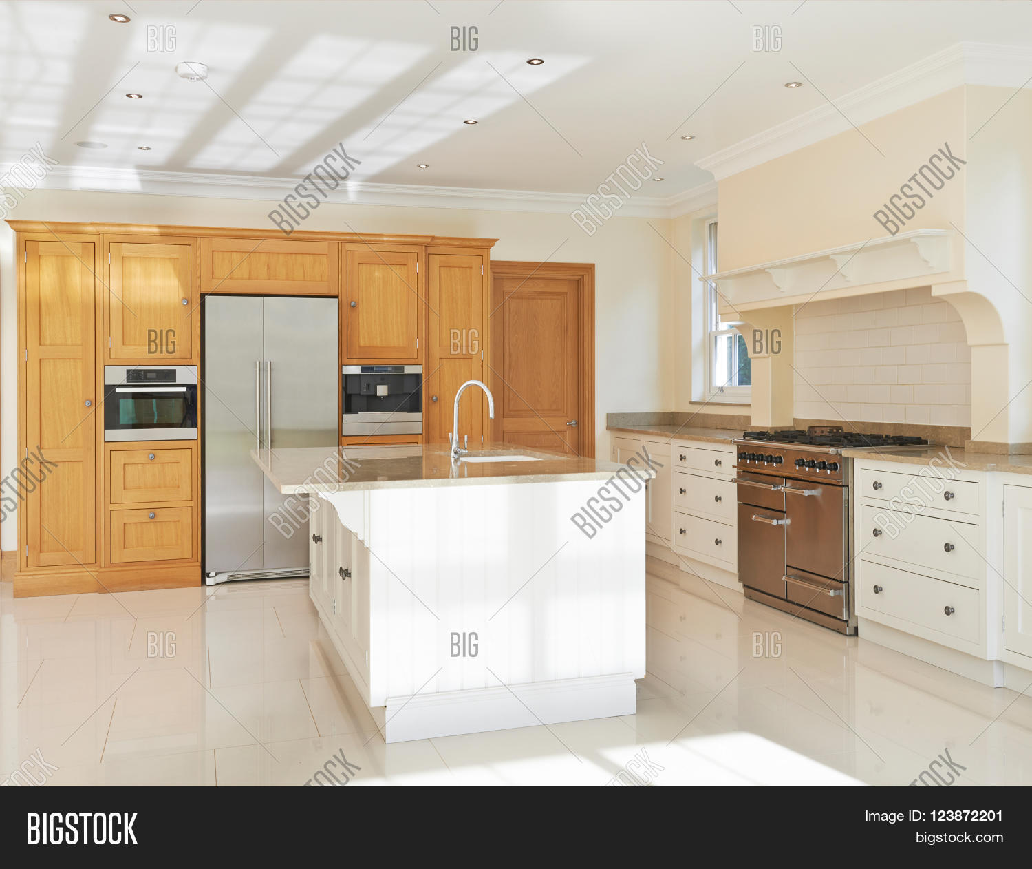 Empty Luxury Fitted Image & Photo (Free Trial) | Bigstock