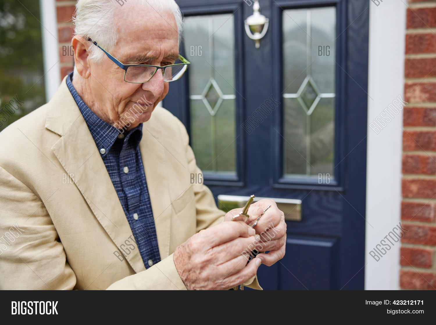 Confused Senior Man Image & Photo (Free Trial) | Bigstock