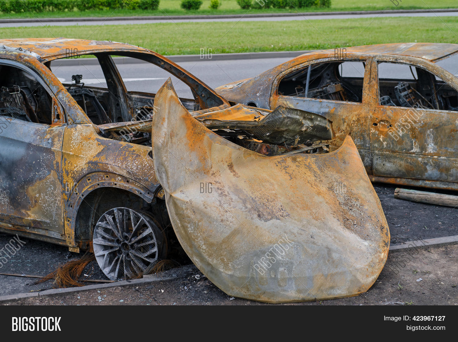 Burnt-out Rusty Cars Image & Photo (Free Trial) | Bigstock