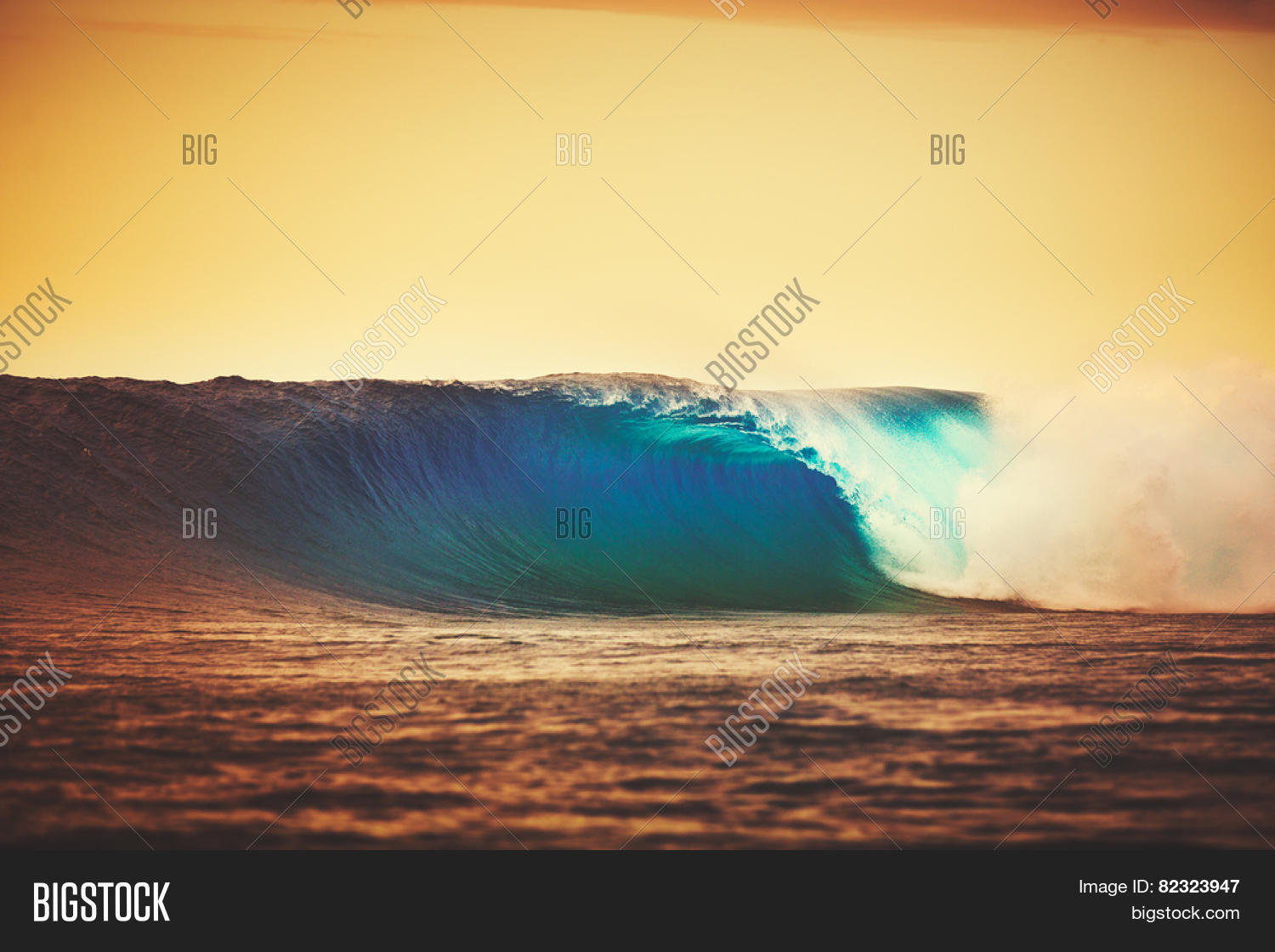 Amazing Ocean Wave Image & Photo (Free Trial) | Bigstock