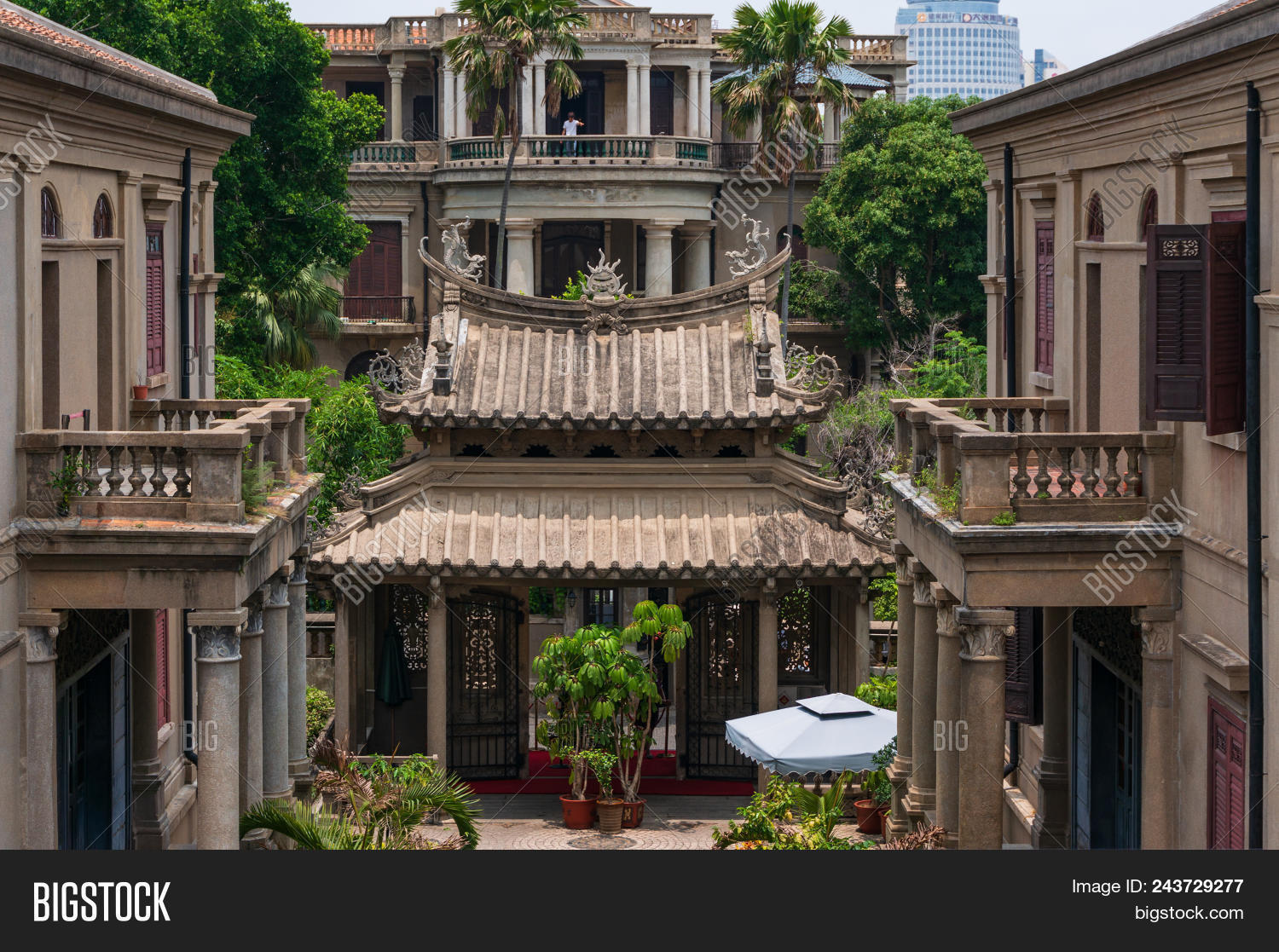 Gate Hai Tian Tang Gou Image & Photo (Free Trial) | Bigstock